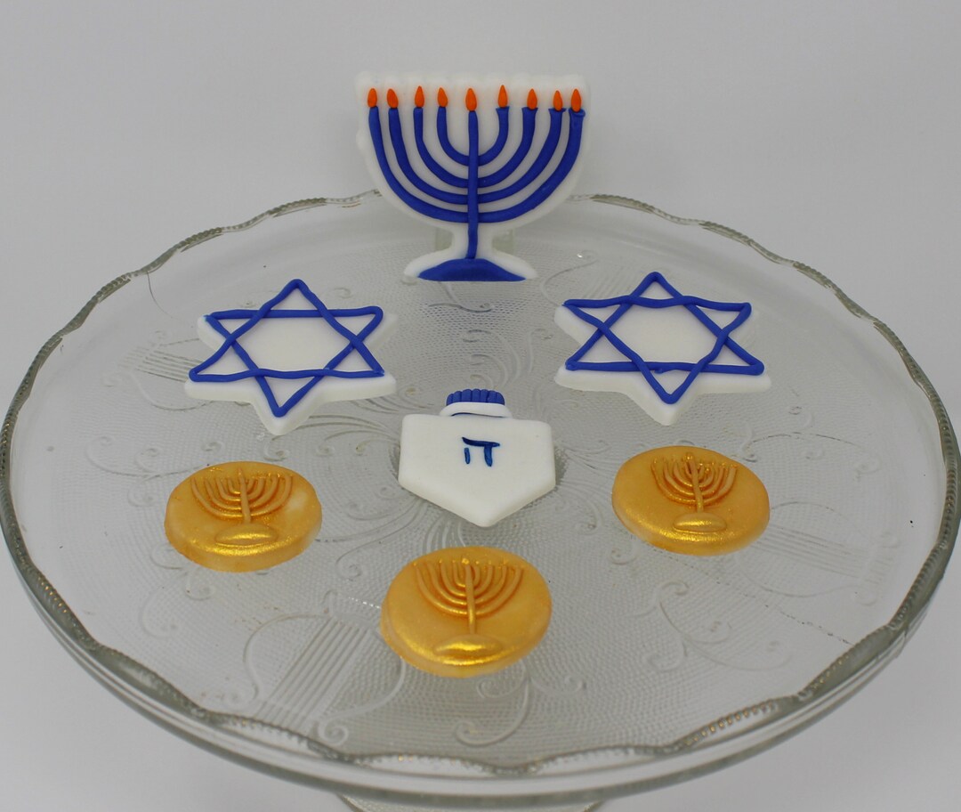 Fondant Hanukkah Cake Topper, Hand-sculpted Gelt, Menorah, Dreidel - Etsy
