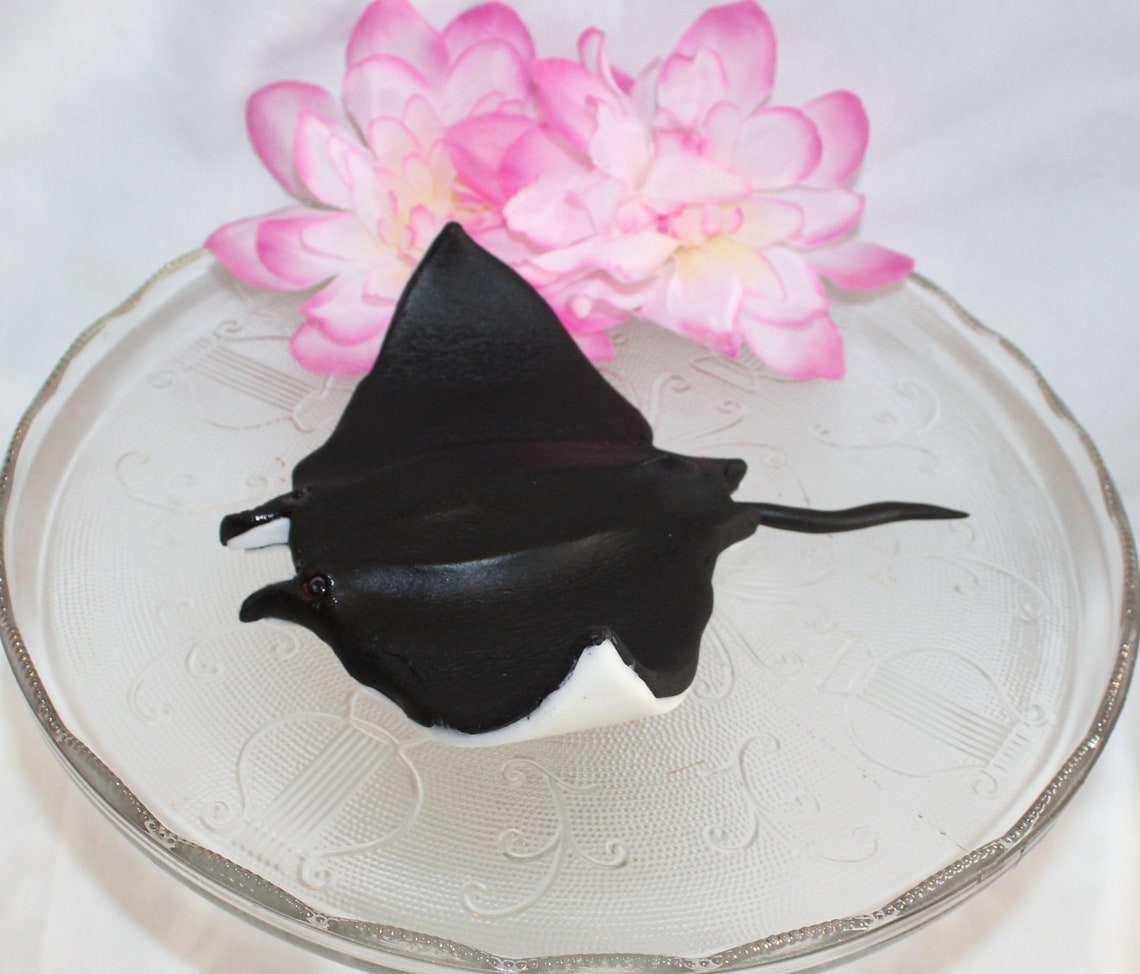 Fondant Stingray Cake Topper, Manta Ray, Hand-sculpted Sea Creature - Etsy