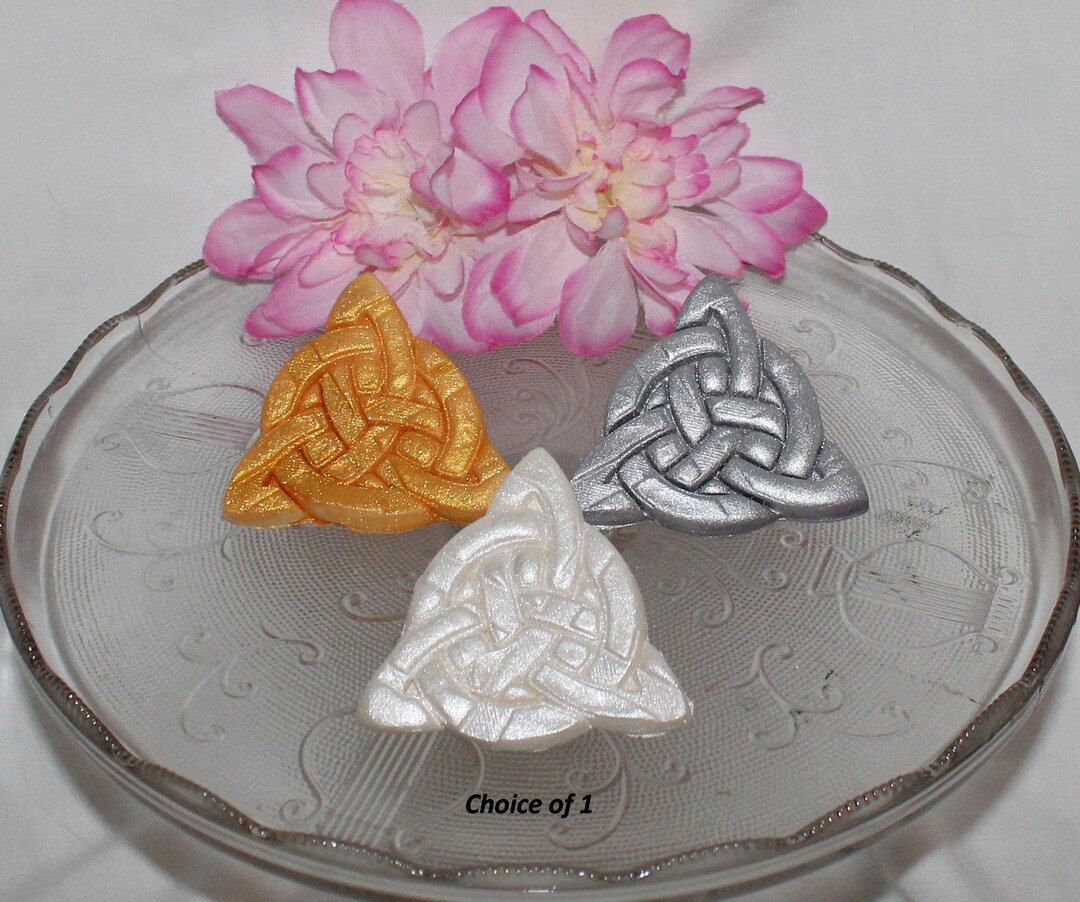 Fondant Triquetra Cake Topper - Fondant Celtic Knot- Celtic Knot Topper ...
