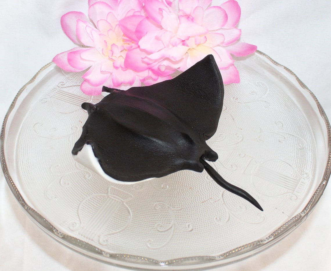 Fondant Stingray Cake Topper, Manta Ray, Hand-sculpted Sea Creature - Etsy