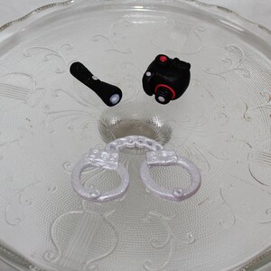 Fondant Crime Scene Cake Topper Crime Scene Cake Fondant Handcuffs ...