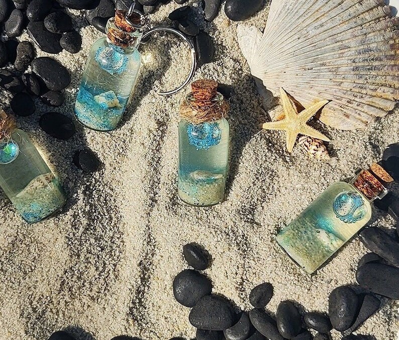 Beach in a Bottle Snowglobe Sand, Seashell, Glitter Novelty Keychain ...