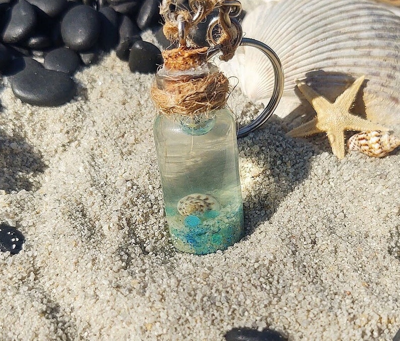 Beach in a Bottle Snowglobe Sand, Seashell, Glitter Novelty Keychain ...