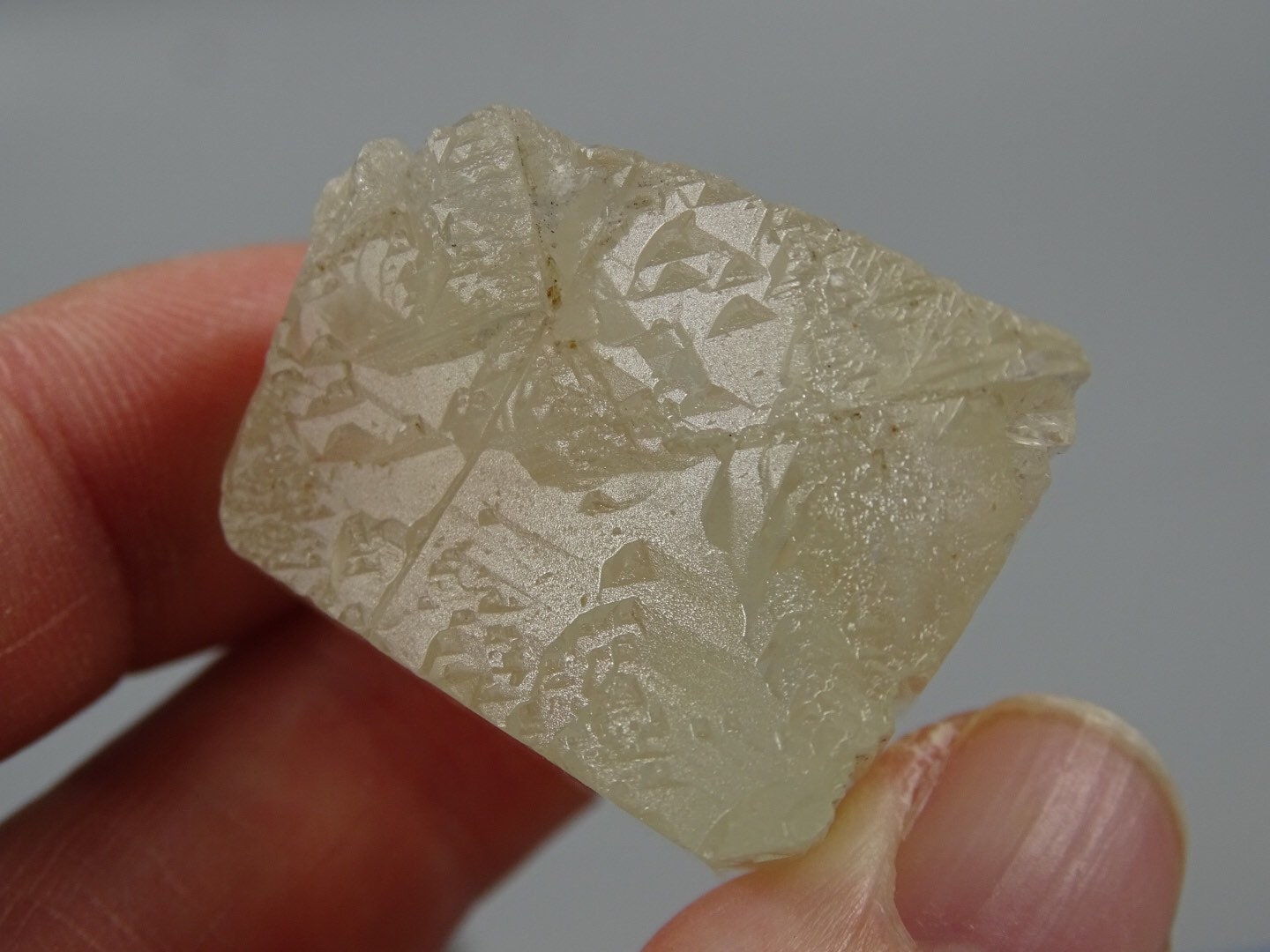 UV Reactive Light Yellow Triphane Spodumene Crystal - Record Keeper UV Reactive Light Yellow Triphane Spodumene Crystal - Record Keeper