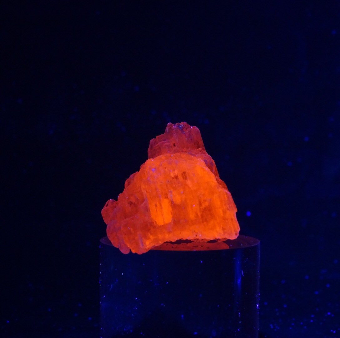UV Reactive Light Yellow Triphane Spodumene Crystal - Record Keeper UV Reactive Light Yellow Triphane Spodumene Crystal - Record Keeper