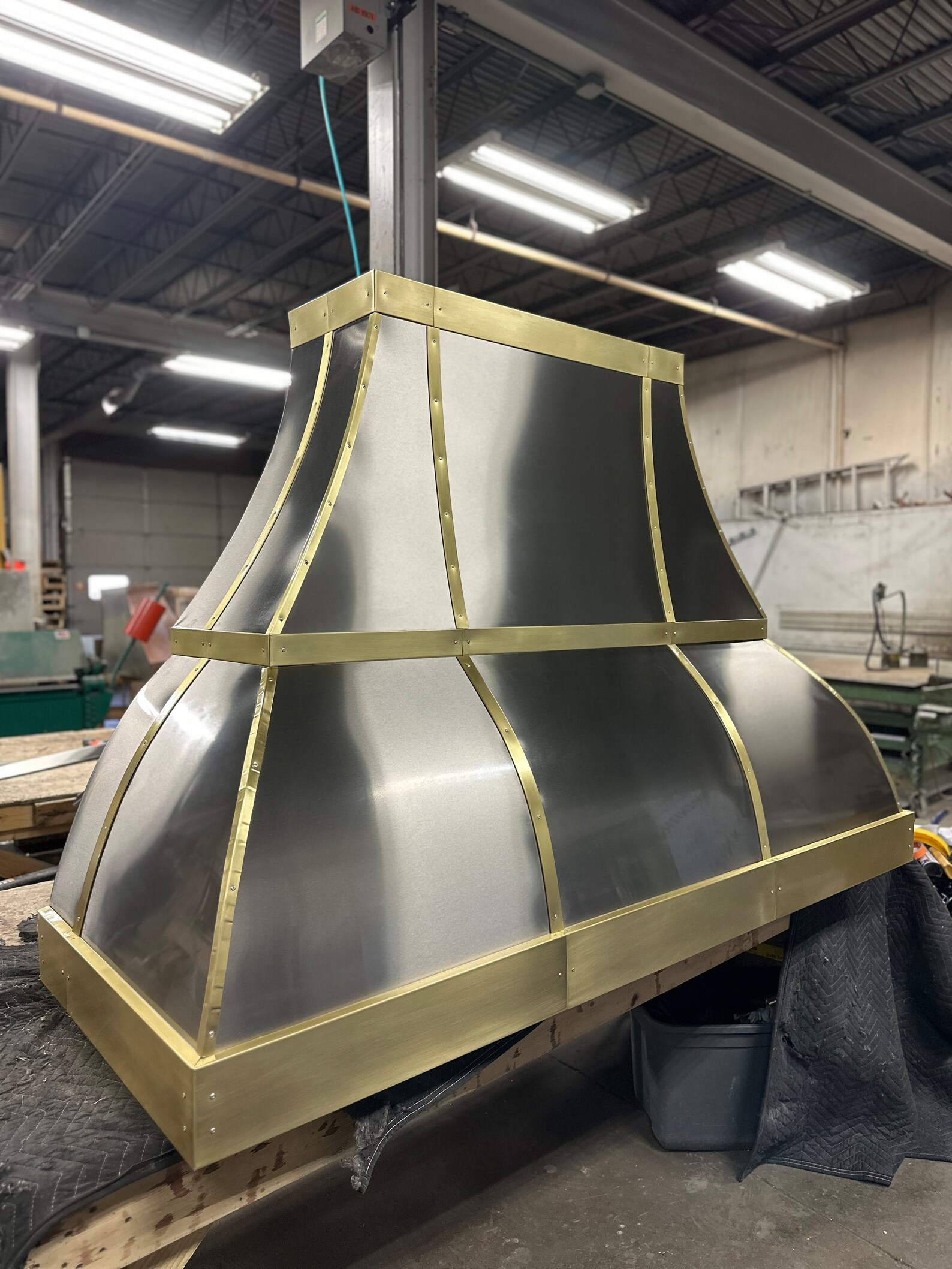 Stainless Steel Stylish Bell Curve Range Hoods: Customizable Metal ...