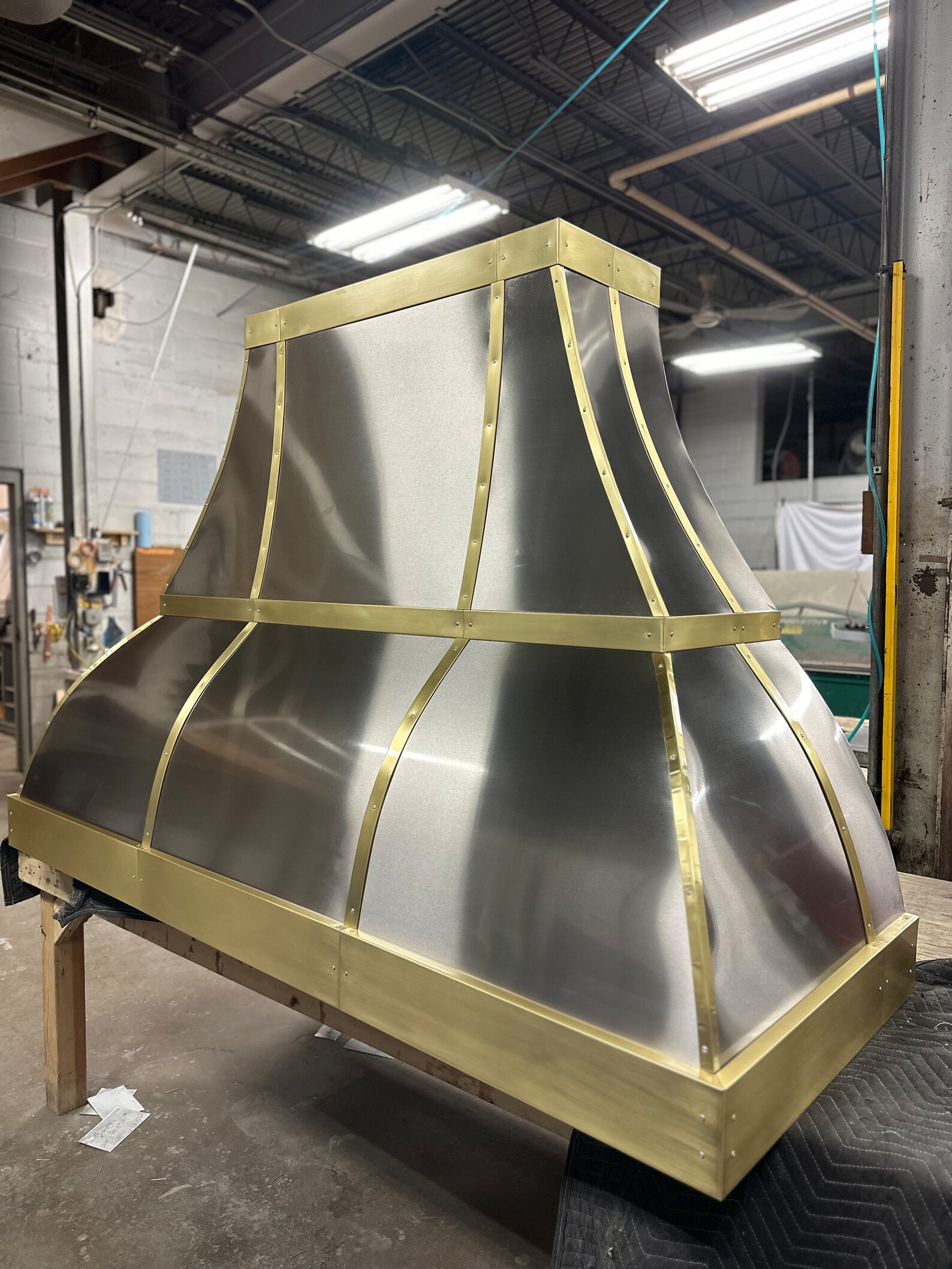Stainless Steel Stylish Bell Curve Range Hoods: Customizable Metal ...