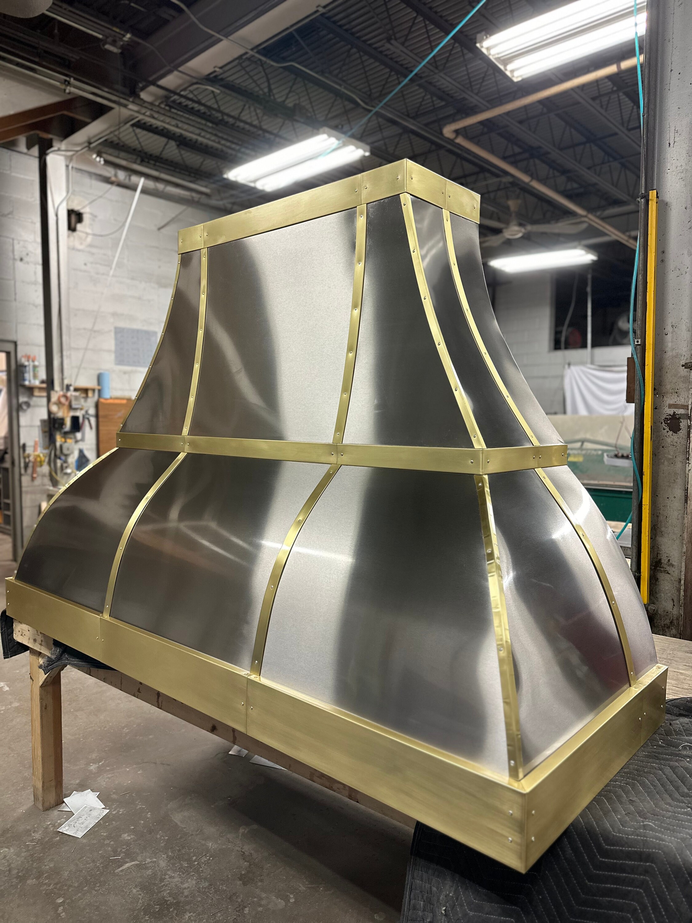 Stainless Steel Stylish Bell Curve Range Hoods: Customizable Metal ...