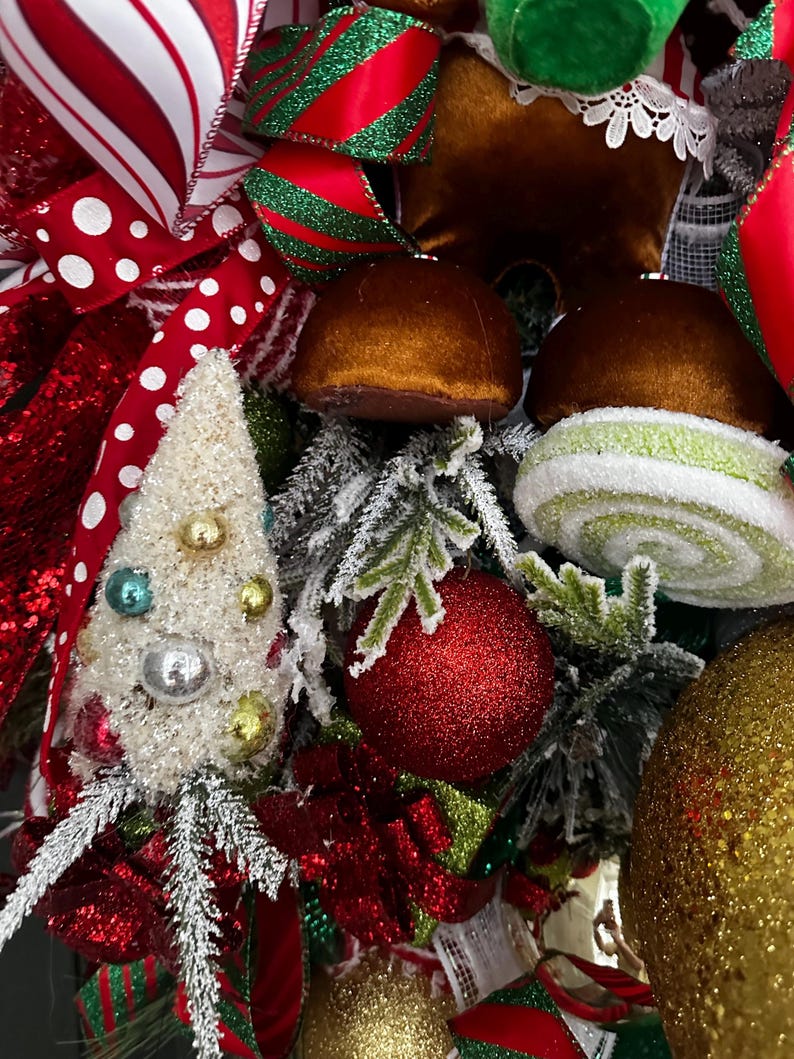 Christmas Wreath, Elf Wreath, Candy and Elf, Light Bulbs and Elf - Etsy