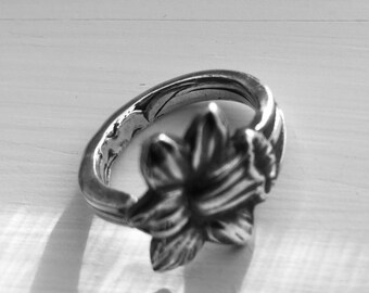 Daffodil Ring - Etsy