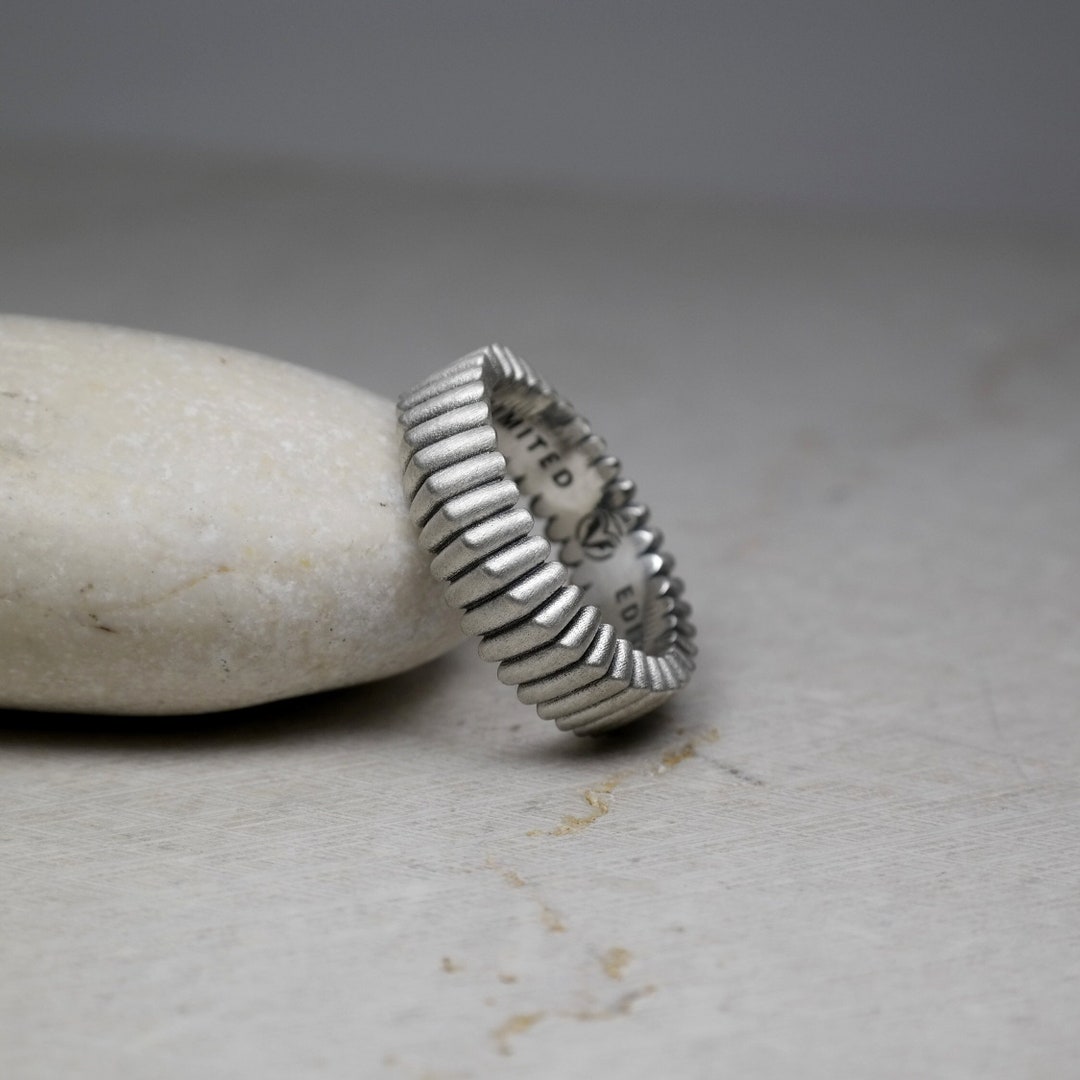 Scroll Pattern Band Ring, Unisex Matte Oxidized Jewelry Mobius Style ...