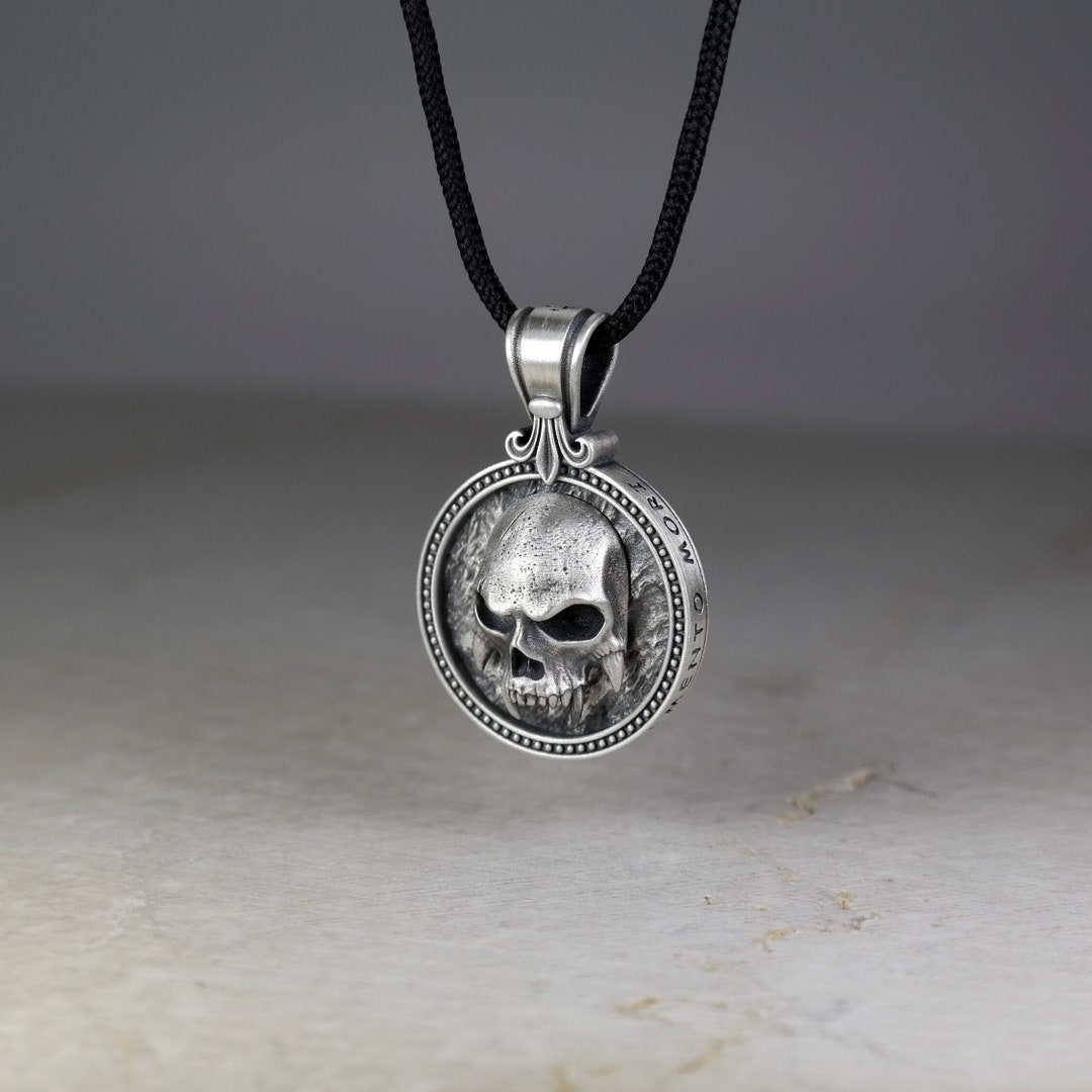 Pendentif crâne de vampire rond avec caution fleur de lys, collier de ...