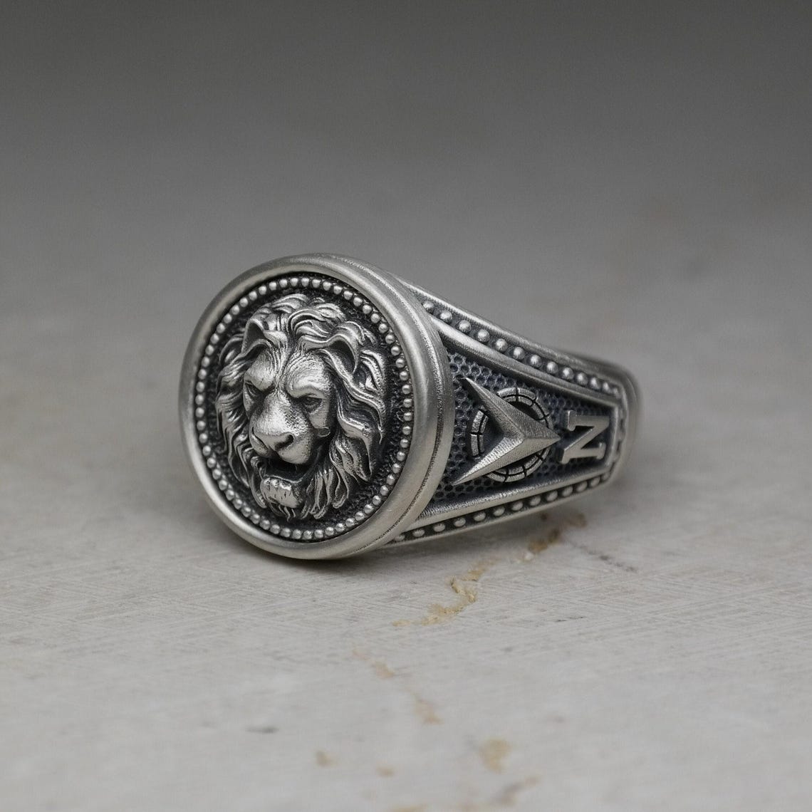 Signet Ring With Compass Design, Unisex Chevalier Round Leo Zodiac ...