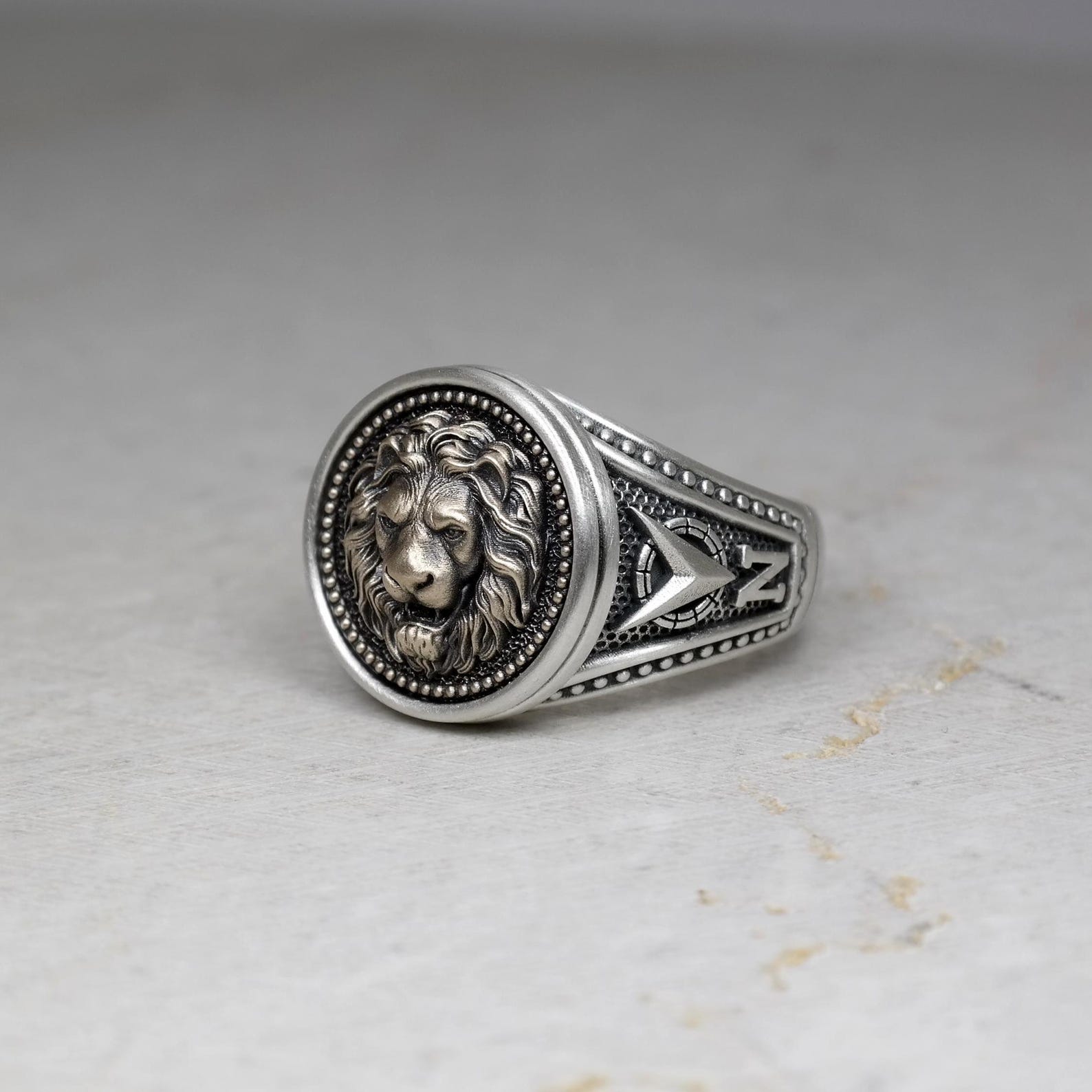 Signet Ring With Compass Design, Unisex Chevalier Round Leo Zodiac ...