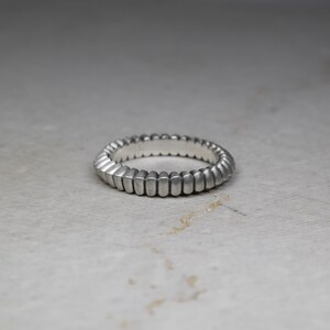 Scroll Pattern Band Ring, Unisex Matte Oxidized Jewelry Mobius Style ...