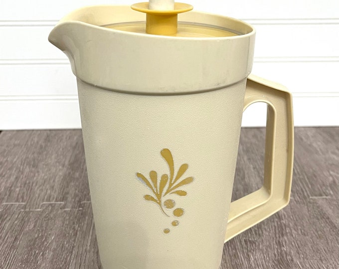 Vintage Tupperware Pitcher / Vintage Tupperware 1 Quart Pitcher ...
