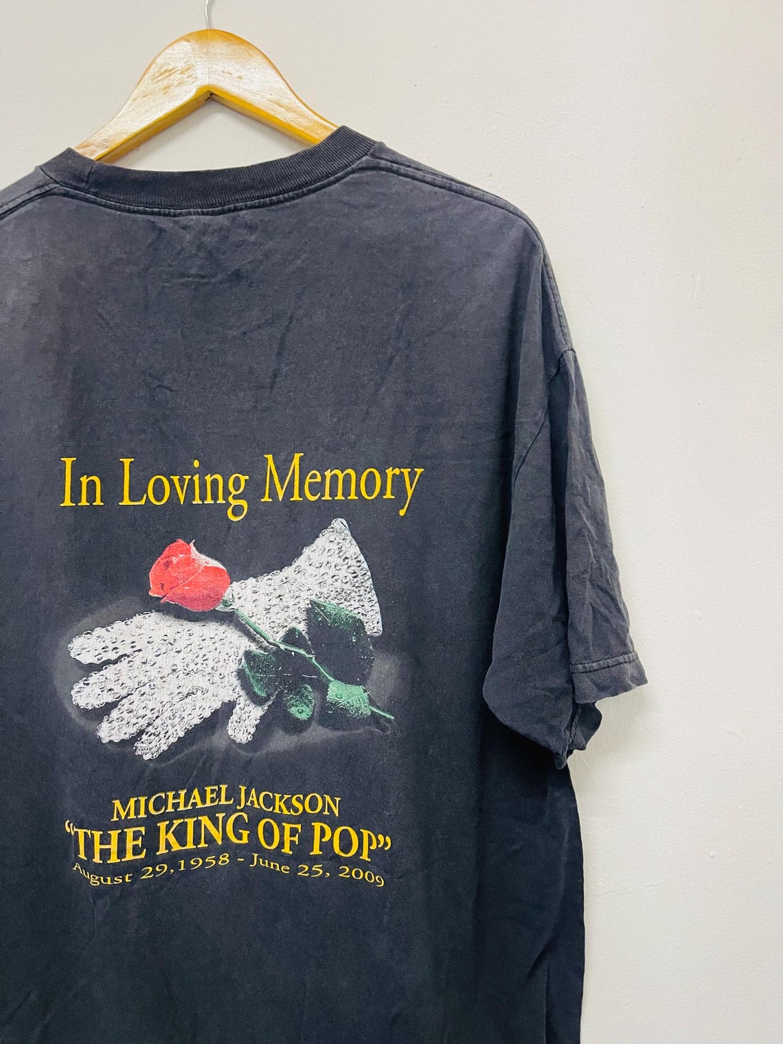 Vintage Y2K in Loving Memory : the King of Pop 09 T-shirt / Pop Music ...
