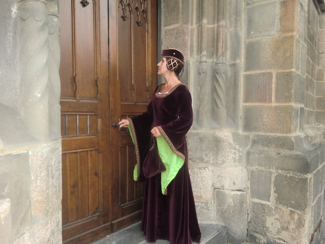 Medieval Woman Velvet Dress, Linen Under Dress, Historical Costumes ...