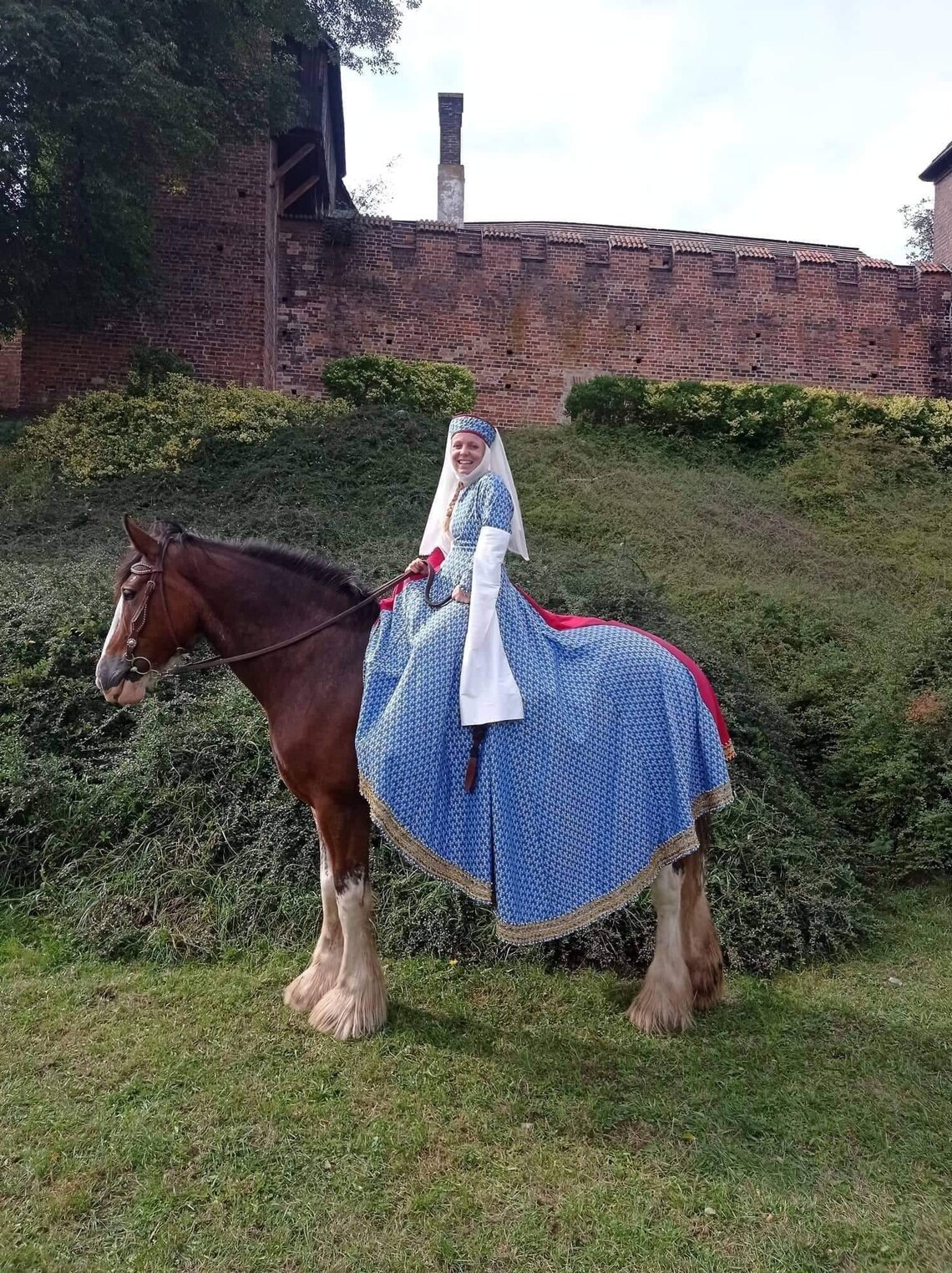 Medieval Woman Dress, Medieval Dress, Historical Costume, Historical ...