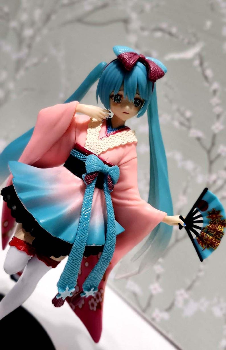 Hatsune Miku Kimono Figure: New Tokyo Series, Blue & Pink Fan, 7.5 ...