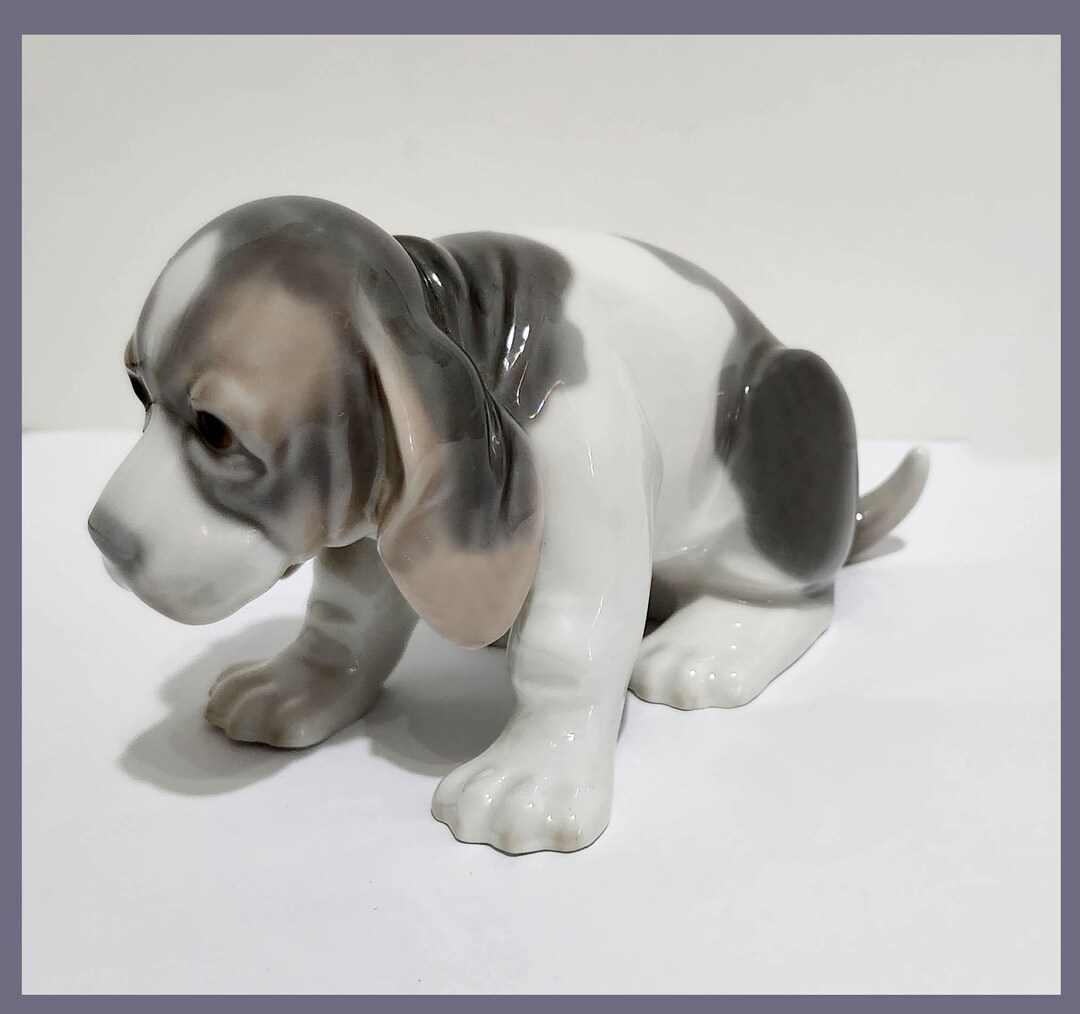 Vintage Lladro Beagle Puppy Figurine 7" L X 4" W X3" H Mint Condition ...