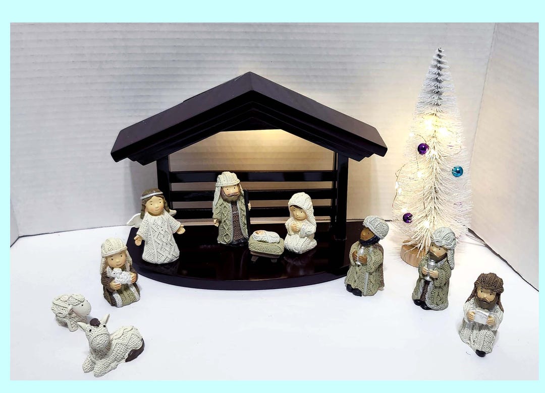 Ceramic Nativity Set, 10 Figurines, Wooden Stable & Christmas Tree - Etsy
