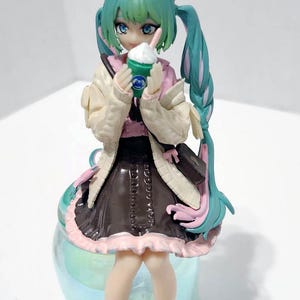 Hatsune Miku Noodle Topper Sitting Holding Cup With Straw 14CM New in ...