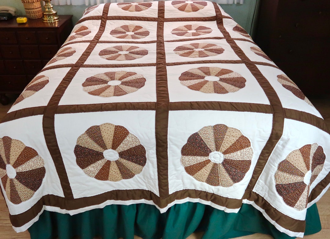 Friendship Ring Vintage Quilt in Tiny Prints of Brown and Tan on Cream ...