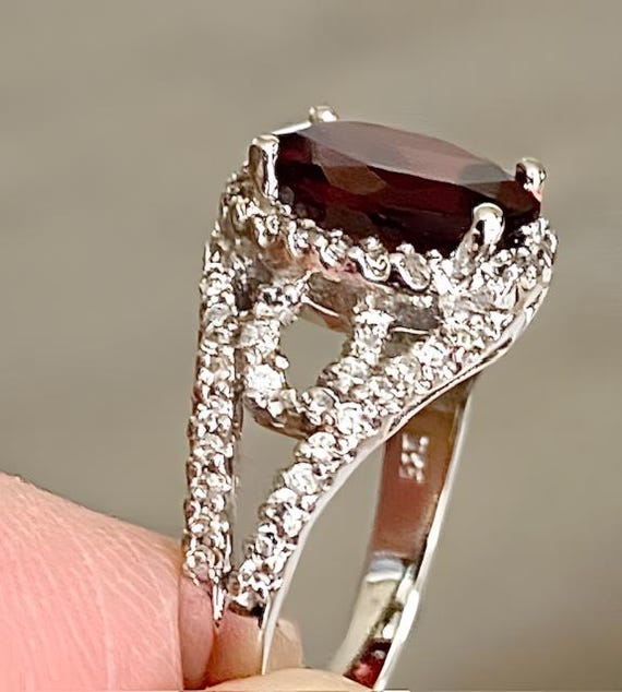 3ct Genuine Red Garnet on 925 Sterling Silver Ring Size 7 3ct Genuine Red Garnet on 925 Sterling Silver Ring Size 7