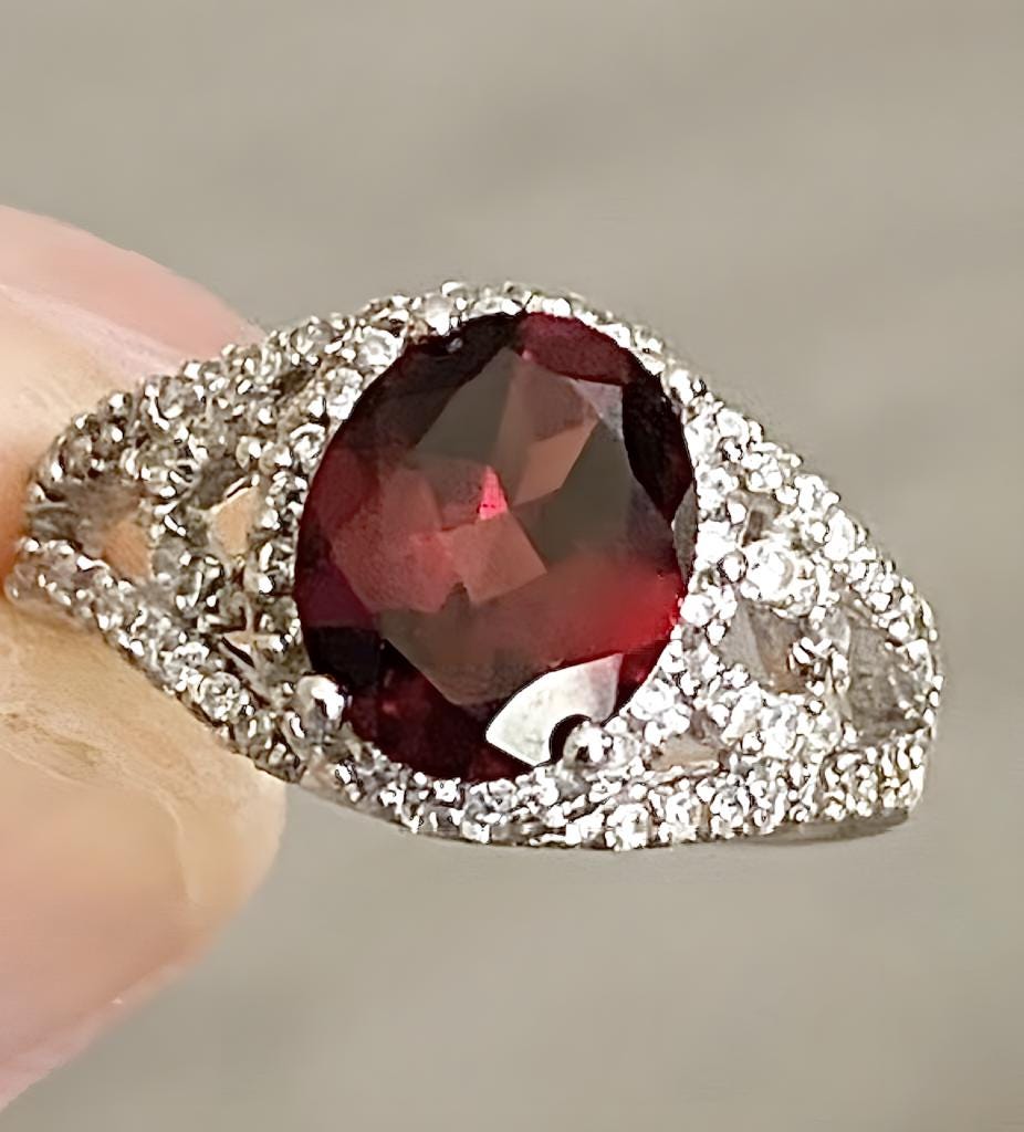 3ct Genuine Red Garnet on 925 Sterling Silver Ring Size 7 3ct Genuine Red Garnet on 925 Sterling Silver Ring Size 7