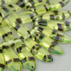 Medium Dagger Beads Czech Glass Dagger Beads Green Uranium - Etsy