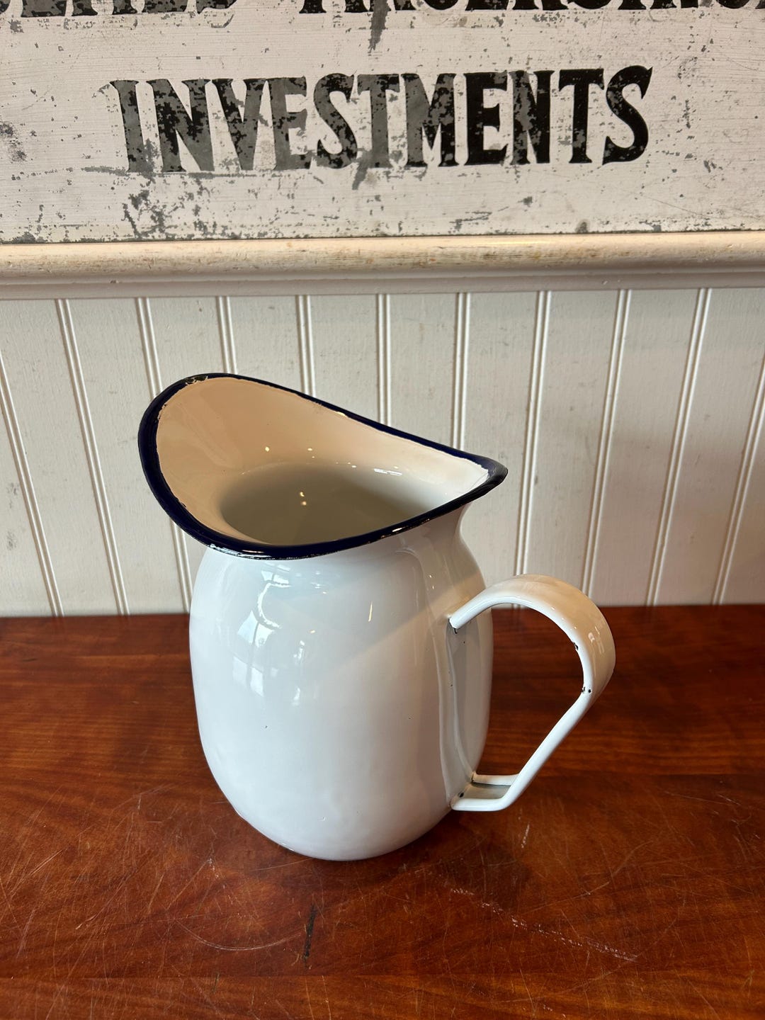 Vintage Enamel Pitcher Vintage Farmhouse Pitcher - Vintage White and ...