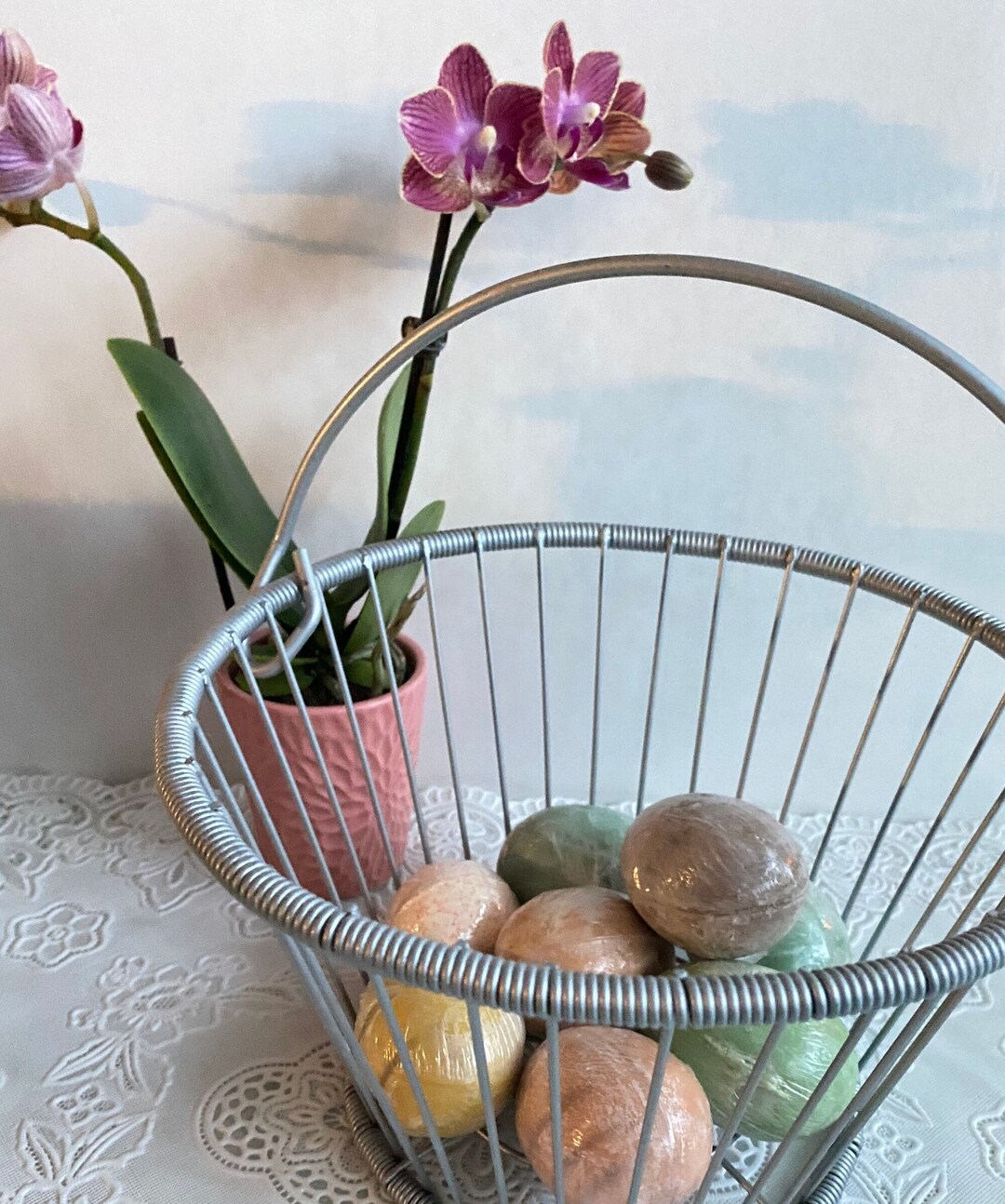 Metal Wire Basket W/ Beautiful Fold Down Handle. Excellent Condition ...