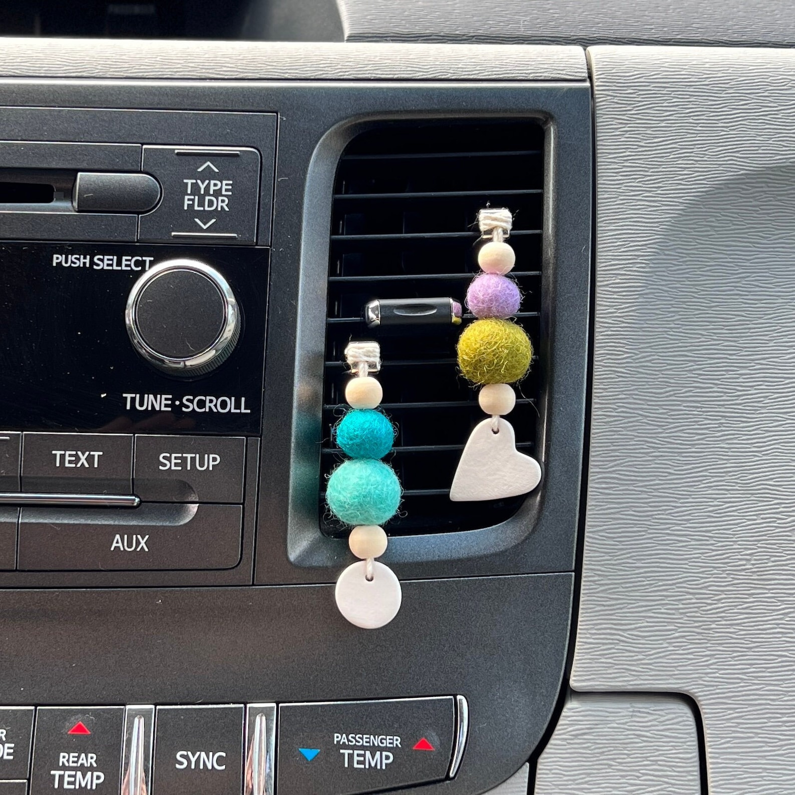 Vent Clip Car Diffuser: Essential Oil Diffuser Car Accessories for ...