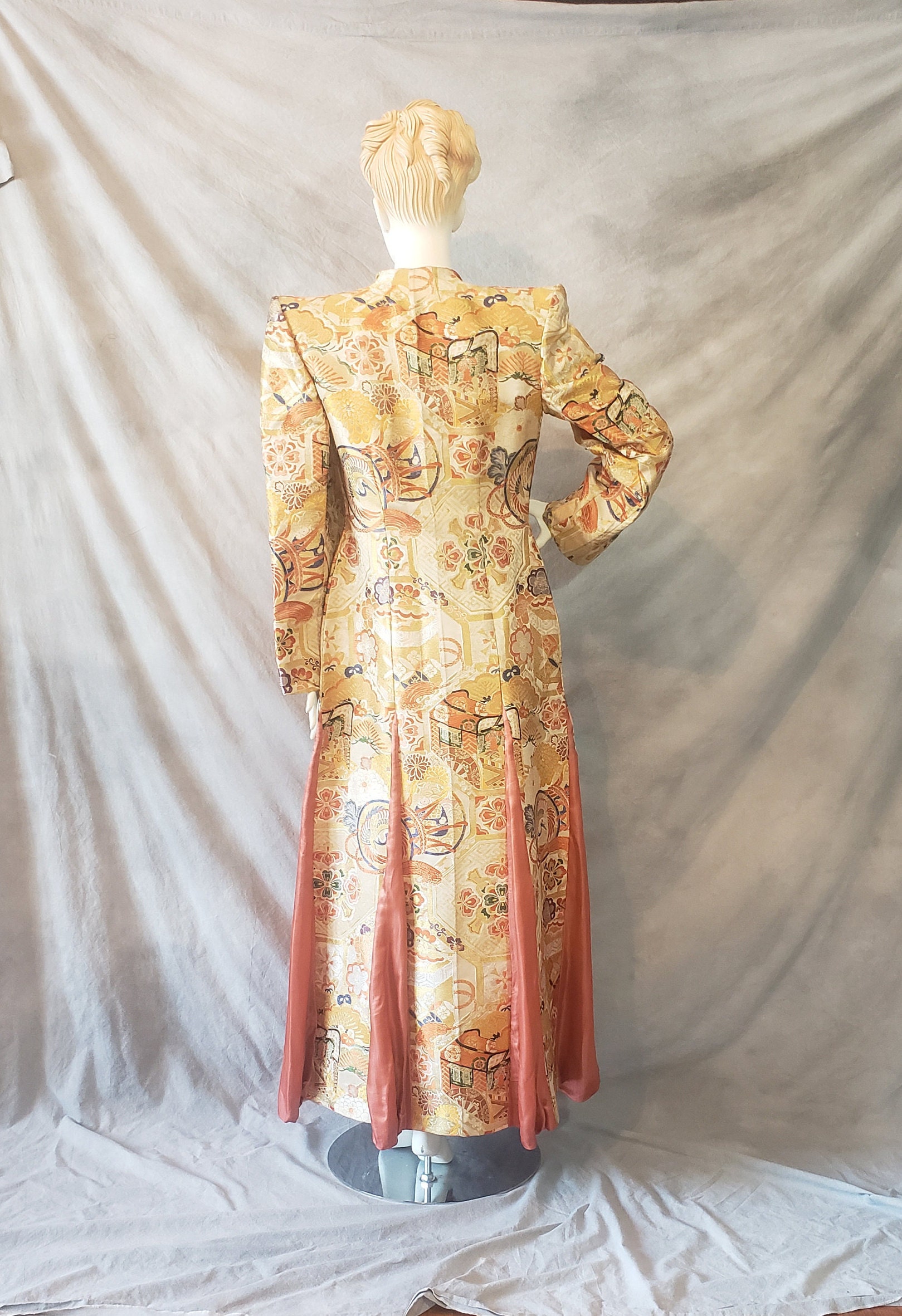 40er Seide Brokat Kimono Morgenmantel Robe Mantel Pagode Puffschultern ...