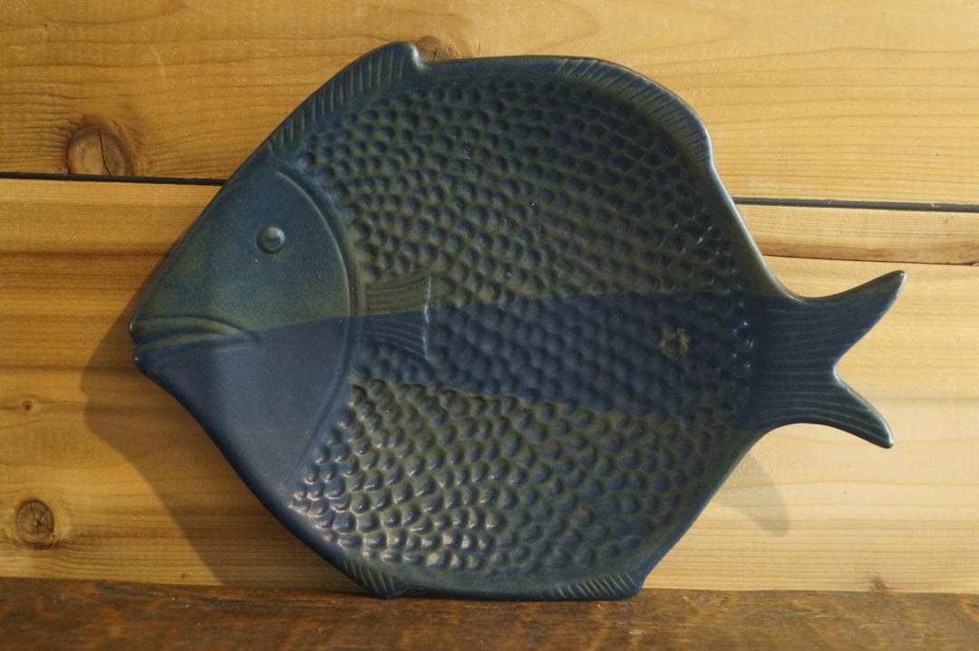 TAI-TAU Nancy Patterson Lamb Blue Pottery Small Fish Serving Platter ...