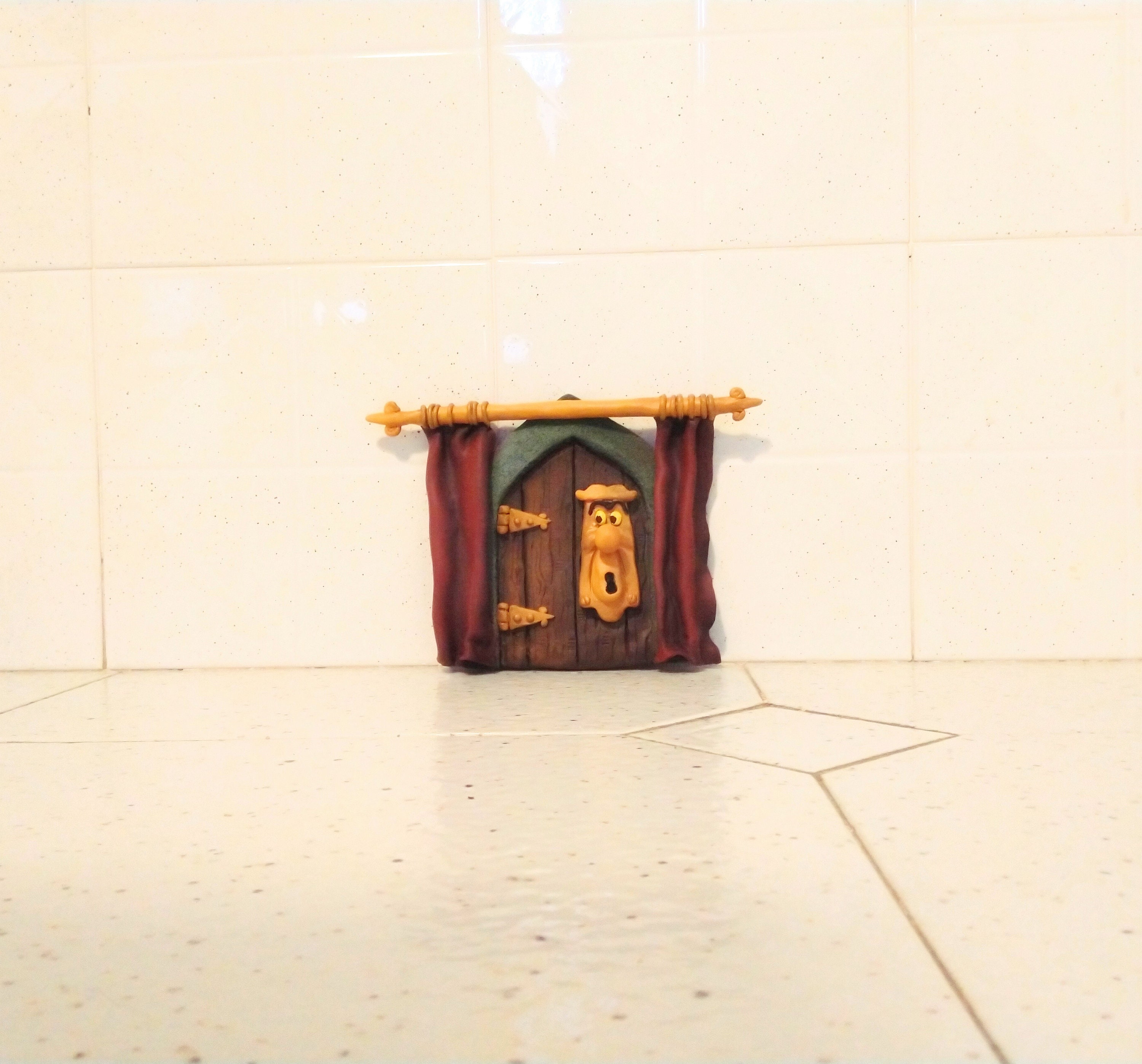 Alicia en el País de las Maravillas (Puerta). Figura de acción de ...