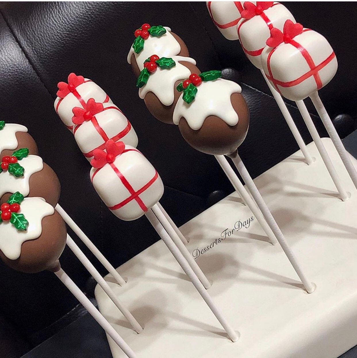 Christmas Cake Pops. Christmas Party. Christmas Theme. Cake Pops ...