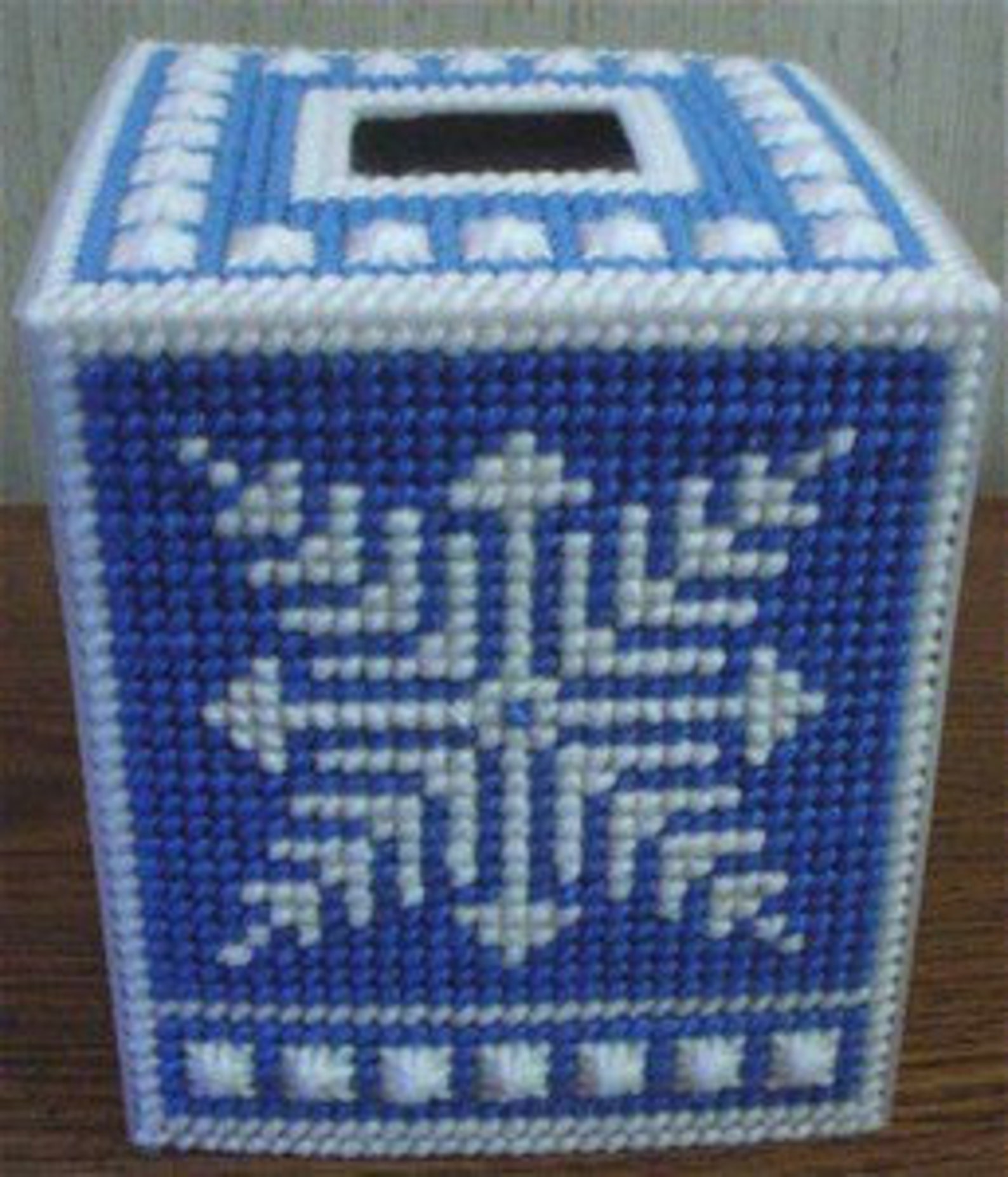 Snowflake Boutique Tissue Box Cover | Plastic Canvas Pattern - Etsy