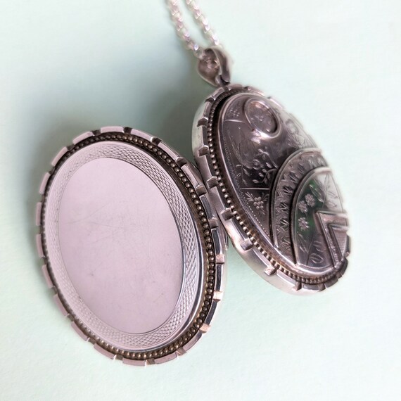 Antique Silver Aesthetic Locket with Birds - Gem