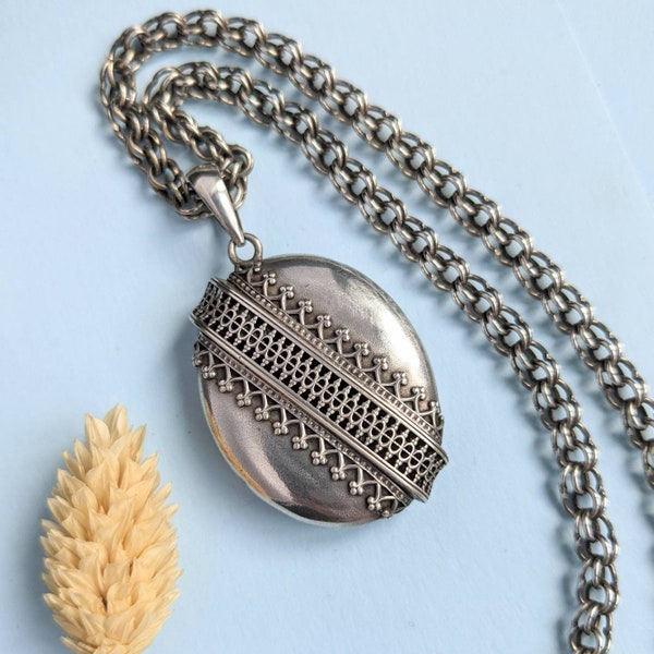 Victorian Locket - Etsy