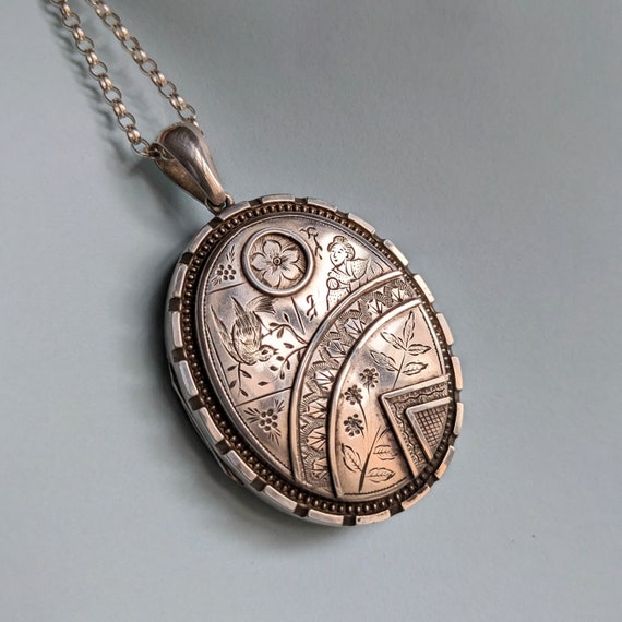 Antique Silver Aesthetic Locket with Birds - Gem