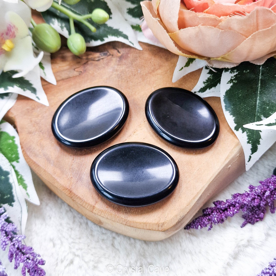 Black Obsidian Worry Stone - Crystal Smooth Pebble Gemstone Fidgeting ...