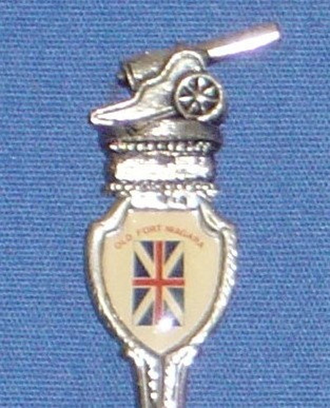 Old Fort Niagara and Flag (stem), 3D Cannon (top), New York Map & Sites ...