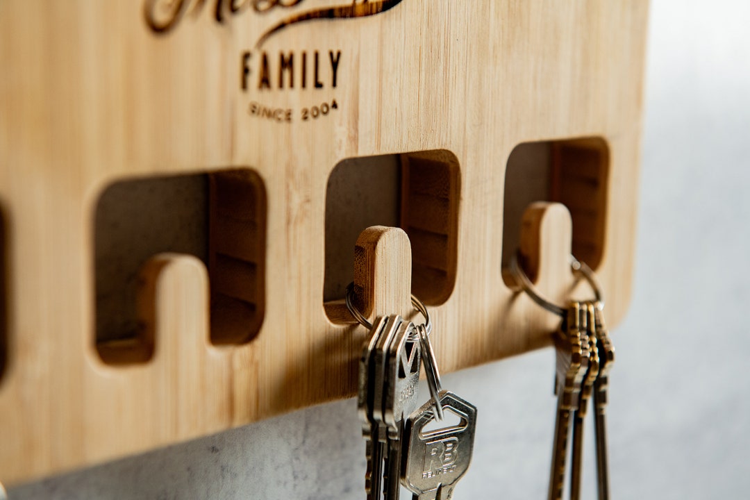 Wood Wall Mount for Keychains - Personalized Engraved Family Names - Etsy