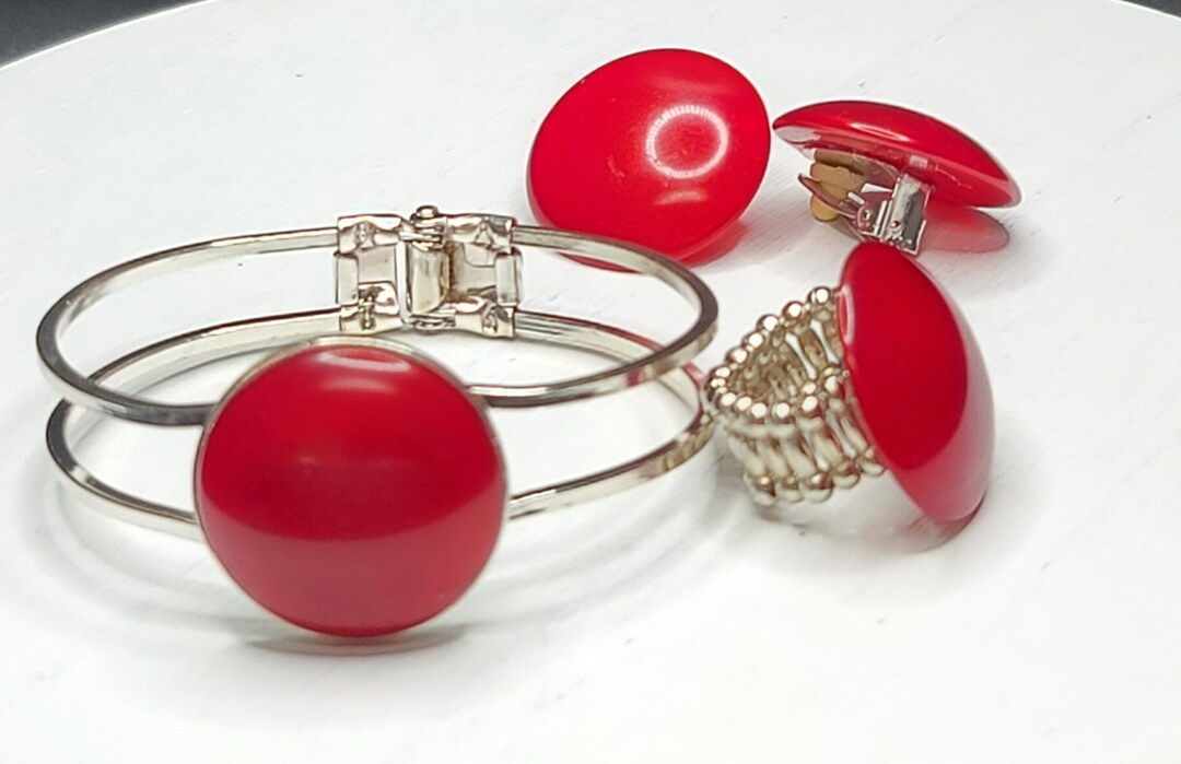 Red Acrylic Cabochons Bead Jewelry: Clip-on Earrings, Ring and Bracelet ...