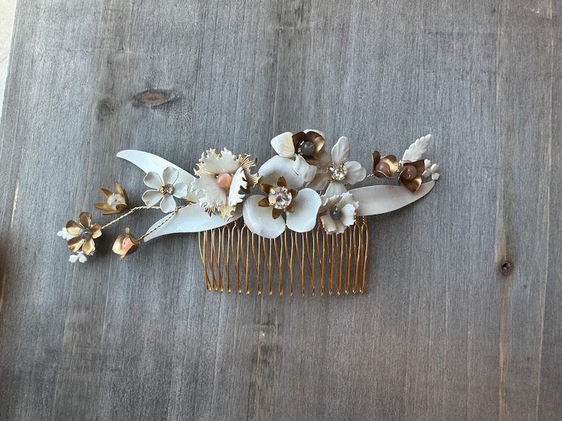 SAMPLE SALE - CATALINA - Modern White Floral Bridal Comb, Bohemian ...