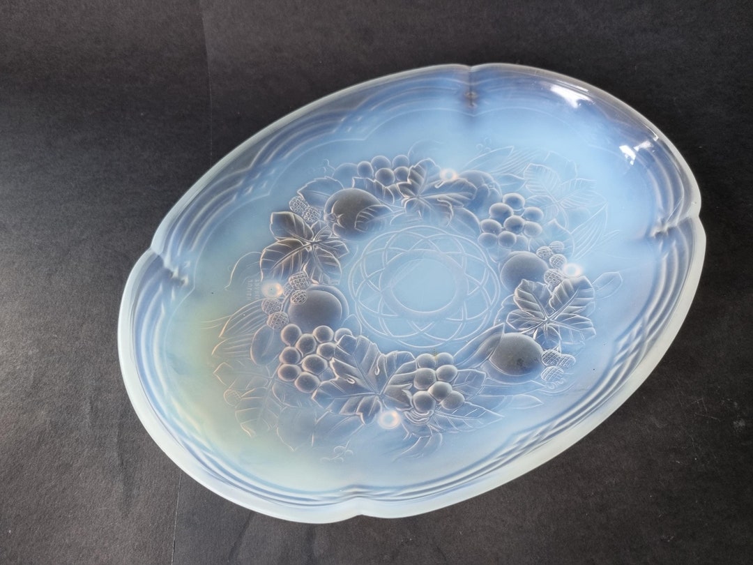 Lalique Style Julien French Art Deco Opalescent Glass Oval Fruit and ...