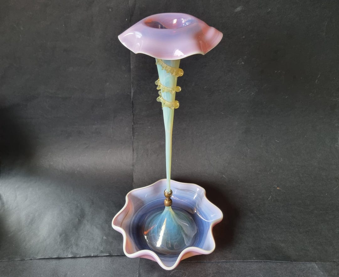 NEW LISTING Stunning Single Trumpet Victorian Stourbridge Uranium ...