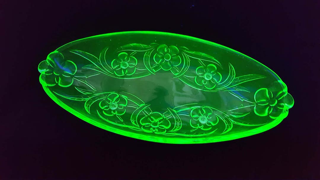 Beautiful Art Deco Bagley Uranium Polished Green Glass Cucumber ...